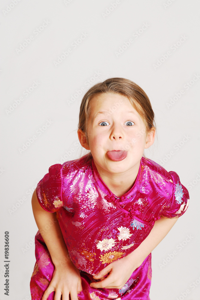Mädchen streckt die Zunge raus Stock Photo | Adobe Stock