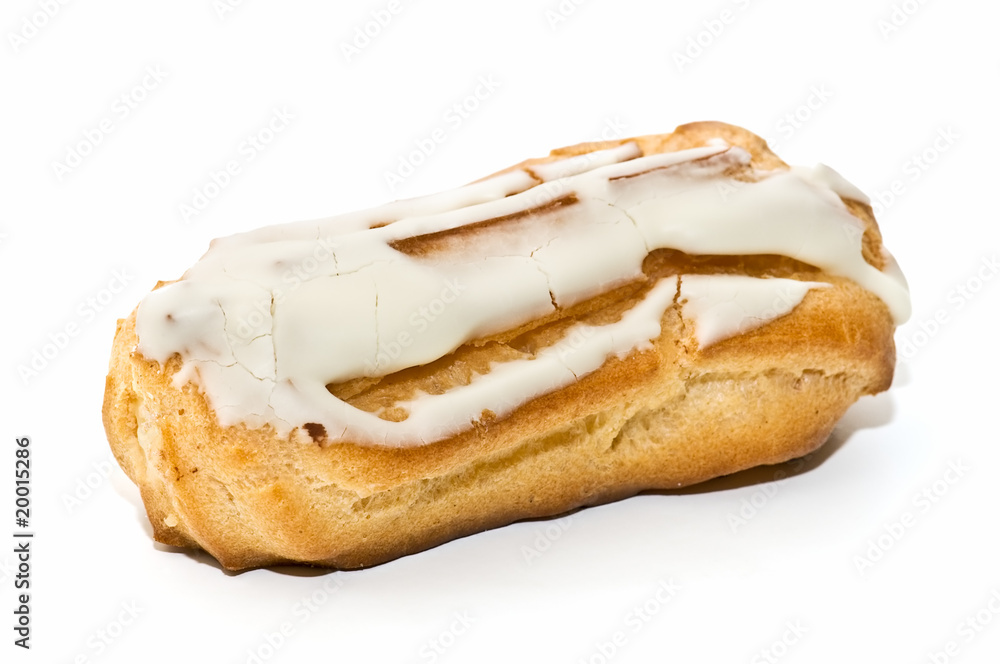 pastel petisú de crema y chocolate blanco foto de Stock | Adobe Stock