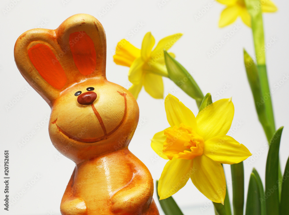 Osterhase mit Blumen - Happy Easter Bunny and Flowers Stock Photo ...