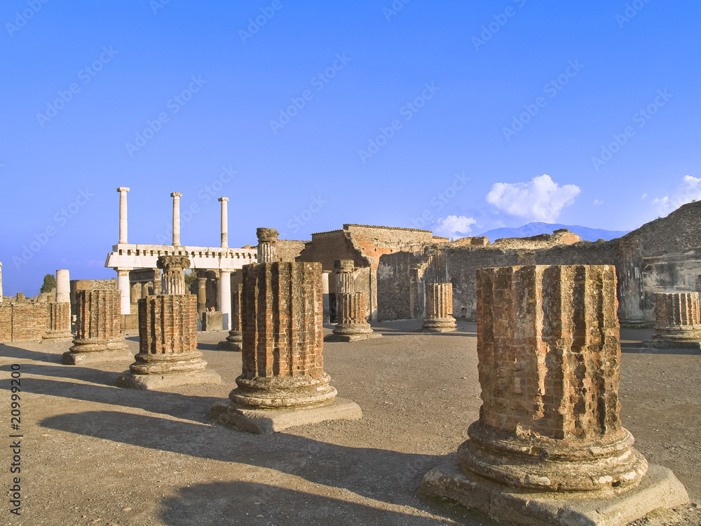 Ruinas de Pompeya,ciudad arrasada por un volcán, Italia Stock Photo ...