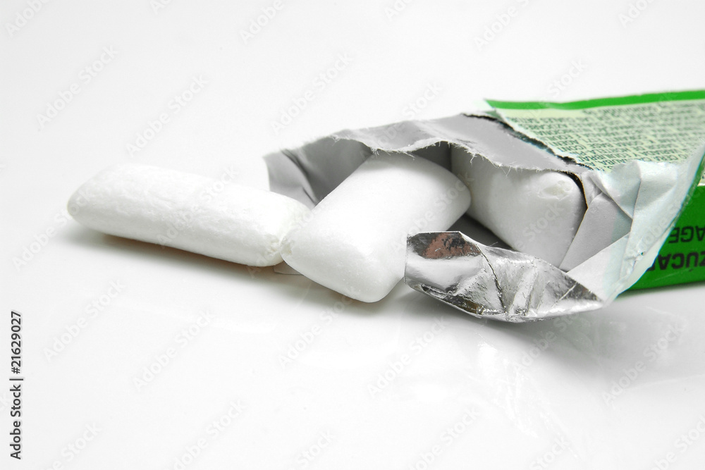 Paquete de chicles Stock Photo | Adobe Stock