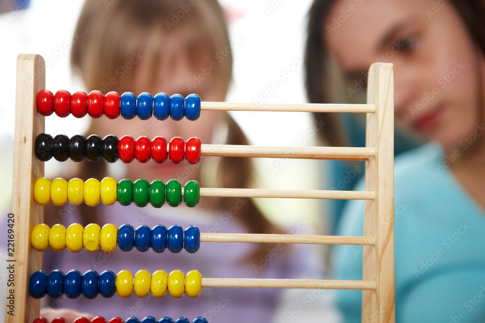 Foto de Rechnen in der Grundschule do Stock | Adobe Stock