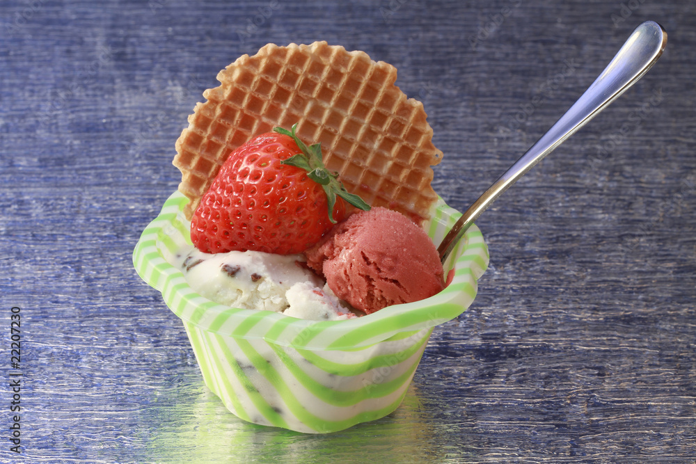 coppetta di gelato Stock Photo | Adobe Stock
