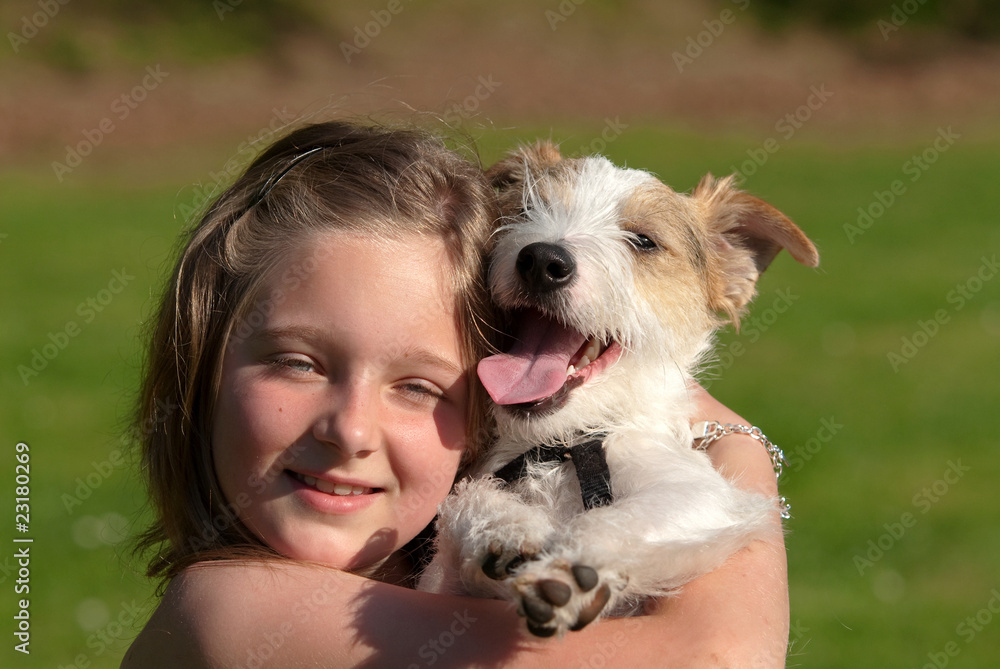 Kind mit Hund Stock-Foto | Adobe Stock