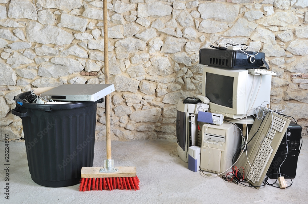 tri et recyclage de vieux matériel informatique Stock Photo | Adobe Stock