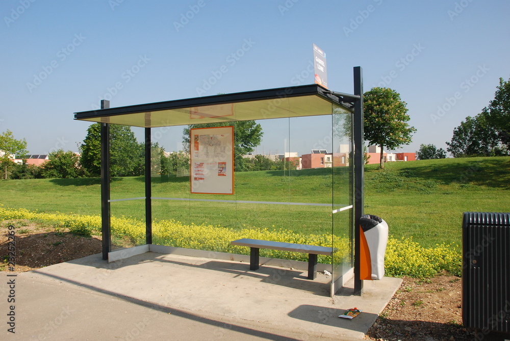 abri-bus Stock Photo | Adobe Stock
