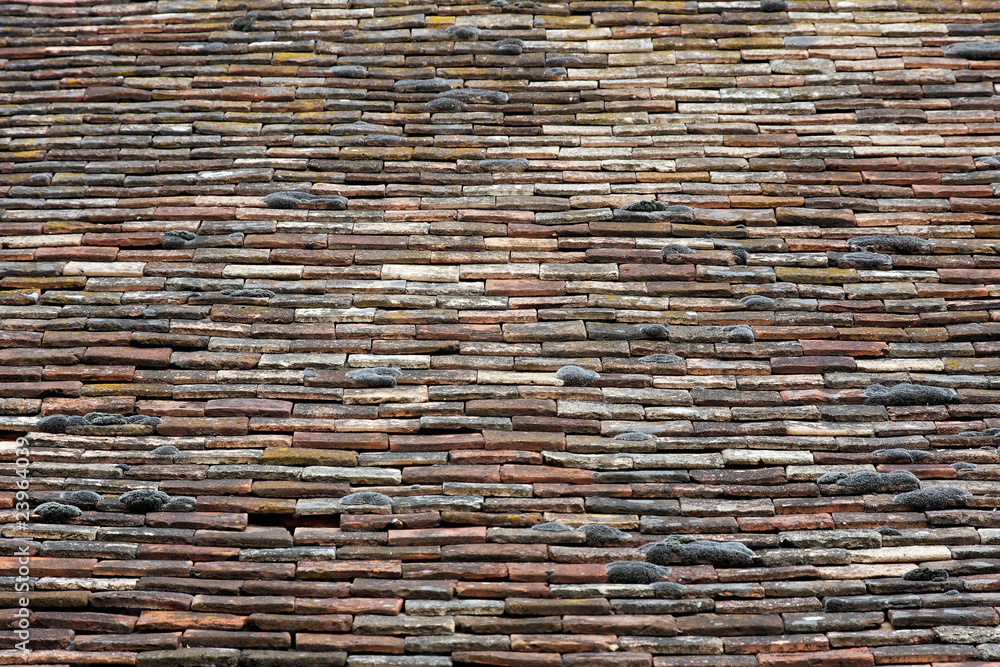 Toiture en tuiles de pays Stock Photo | Adobe Stock