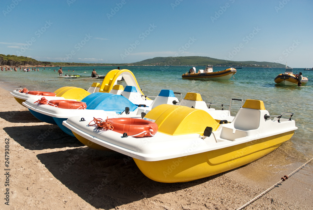 pedalò sulla spiaggia Stock Photo | Adobe Stock