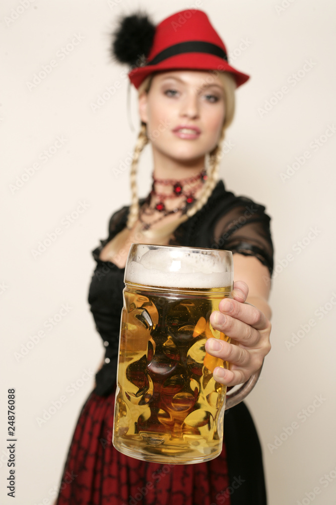 bayrisches Madl im Dirndl mit Bier Stock Photo | Adobe Stock