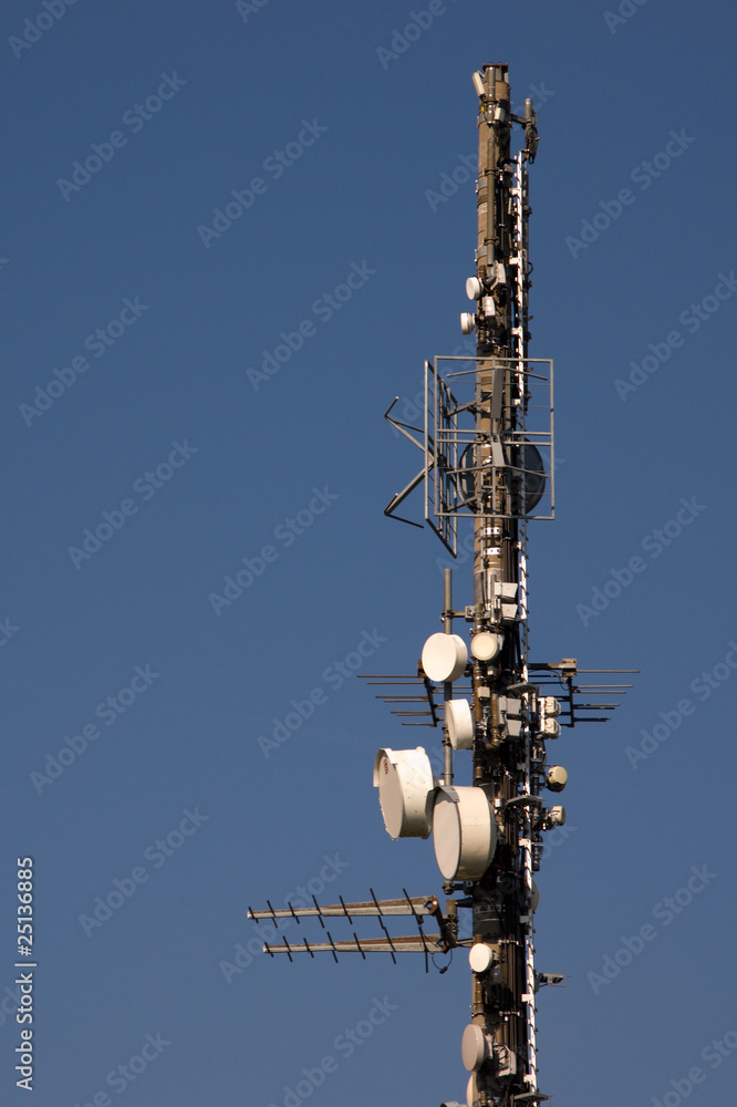 Mobilfunk antenne Antennenmast UMTS WLAN GSM Sendemast Stock-Foto ...