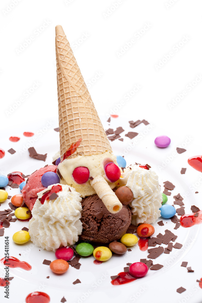 Kindereisbecher garniert Stock Photo | Adobe Stock