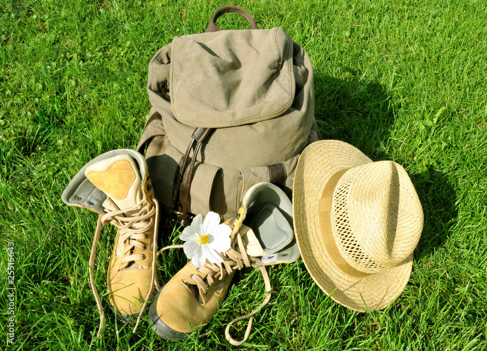 Rucksack und Wanderschuhe Stock-Foto | Adobe Stock