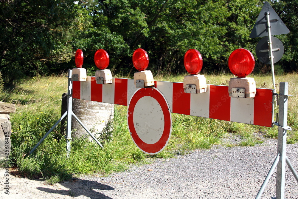 baustellenabsperrung Stock-Foto | Adobe Stock