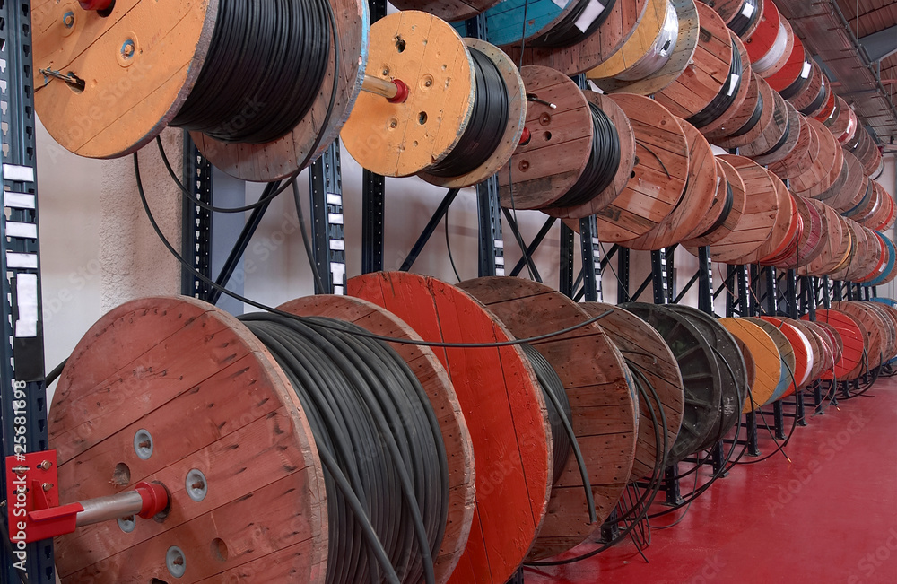 Almacen cables foto de Stock | Adobe Stock