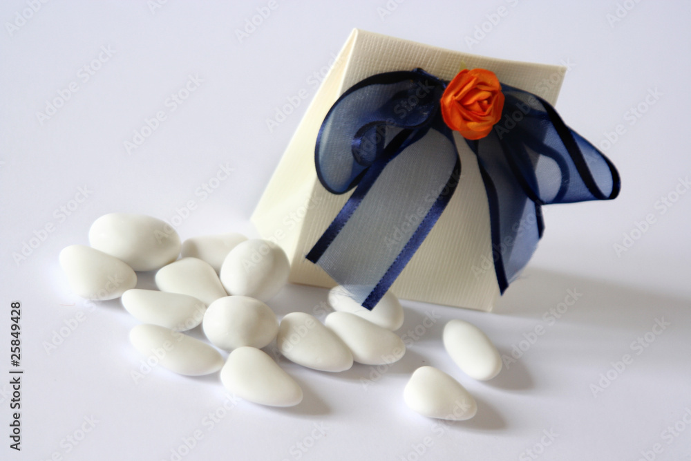 bomboniera e confetti Stock Photo | Adobe Stock