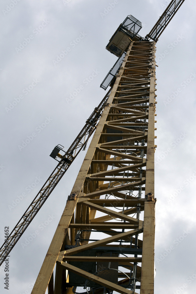 Der Kran in der Straße Stock Photo | Adobe Stock