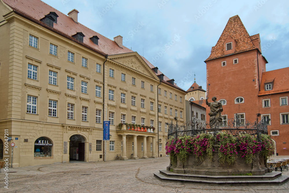Regensburg Innenstadt mit Brunnen Stock-Foto | Adobe Stock