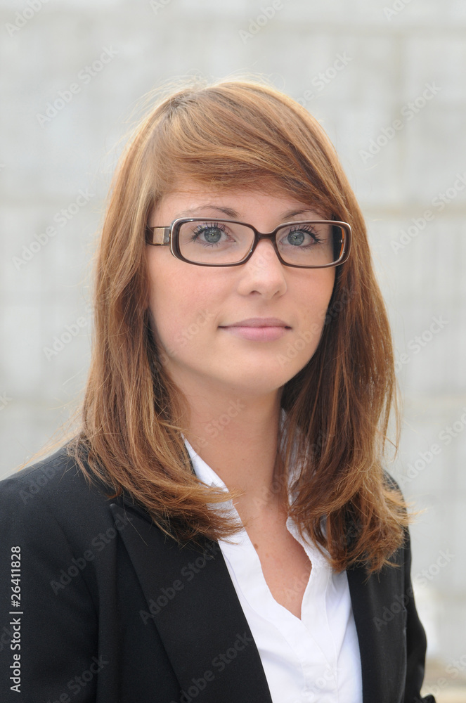 Junge Frau mit Brille Stock-Foto | Adobe Stock