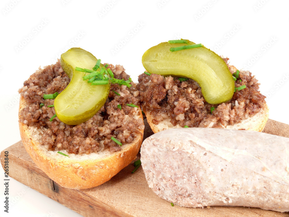 Rinderwurst auf Brötchen Stock-Foto | Adobe Stock