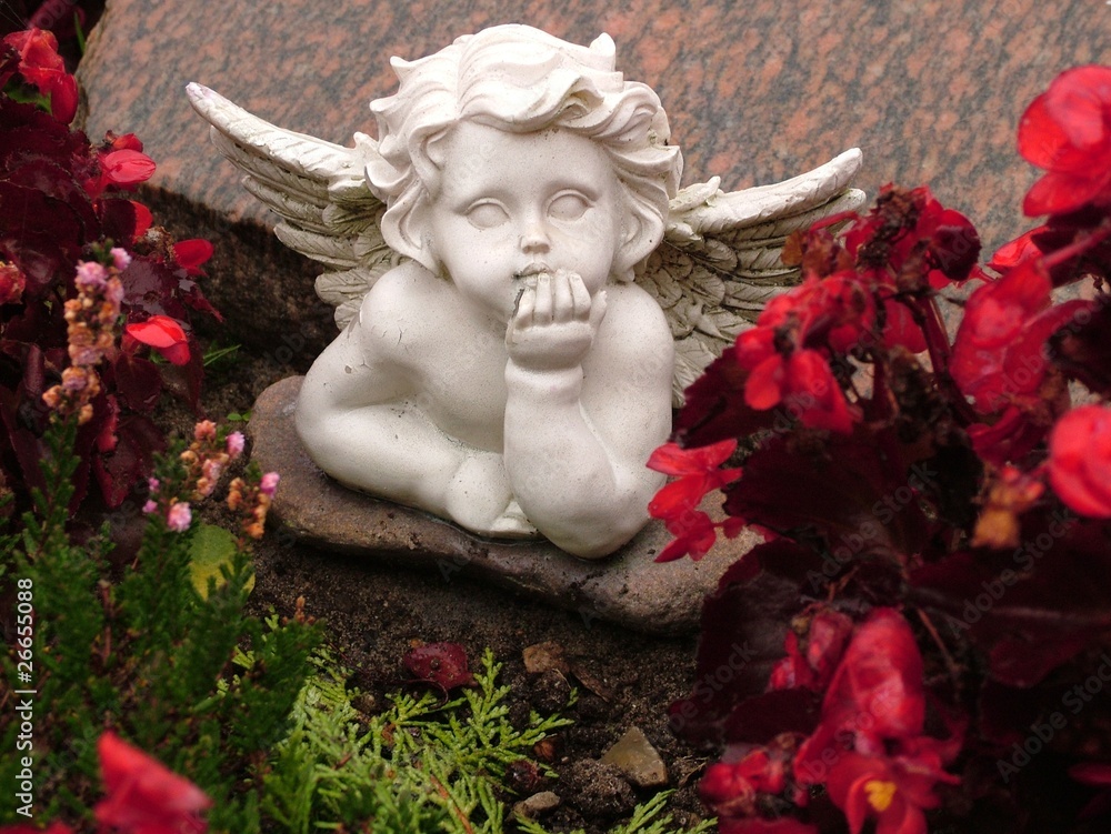 Engelchen, Engel am Grab Stock-Foto | Adobe Stock