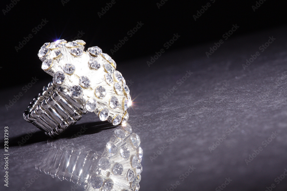Strass Ring auf Marmor closeup Stock Photo | Adobe Stock