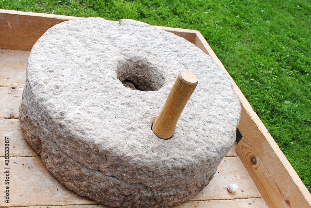 Mühlstein Stock-Foto | Adobe Stock