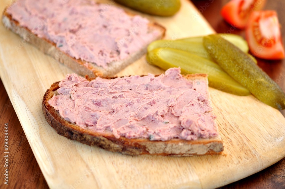 Brot mit Leberwurst Stock-Foto | Adobe Stock