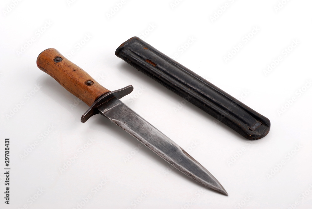 Foto Stock pugnale da guerra | Adobe Stock
