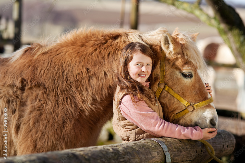 glückliches mädchen mit seinem pferd Stock-Foto | Adobe Stock