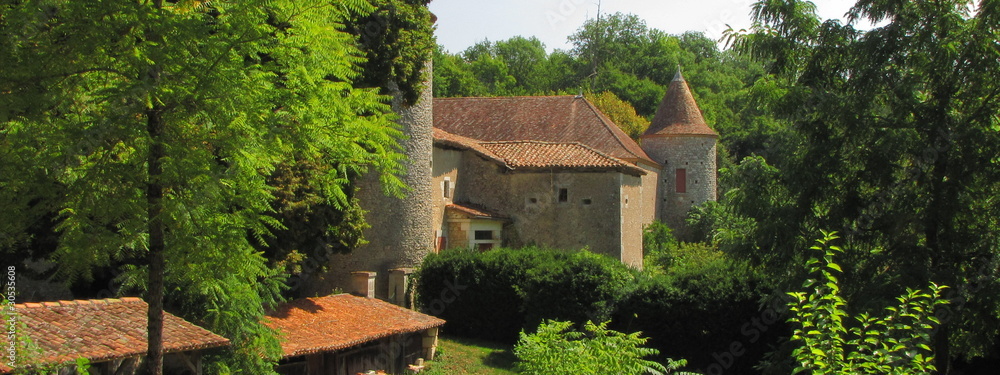 Village et Château de Rancogne ; Charente, Limousin, Périgord Stock ...