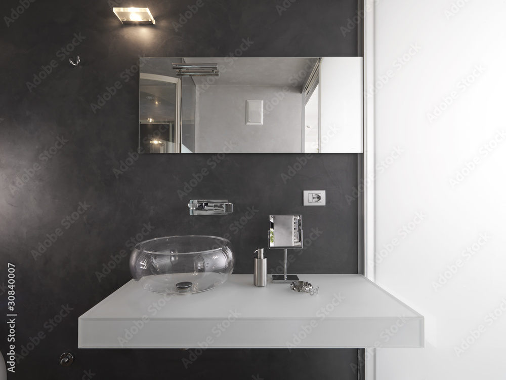 lavabo di vetro in bagno moderno Stock Photo | Adobe Stock