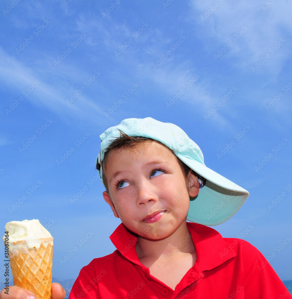 Kind mit Eis Stock Photo | Adobe Stock