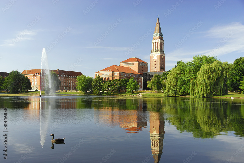 Landeshauptstadt Kiel - Kleiner Kiel mit Rathausturm, Opernhaus und ...