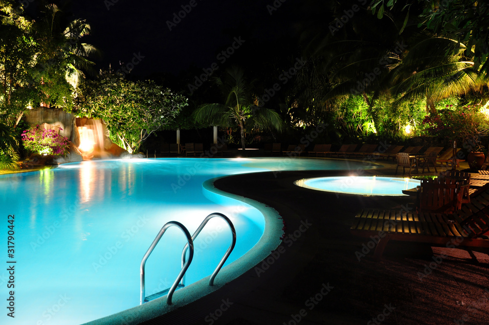 Malediven - Swimming Pool bei Nacht Stock Photo | Adobe Stock