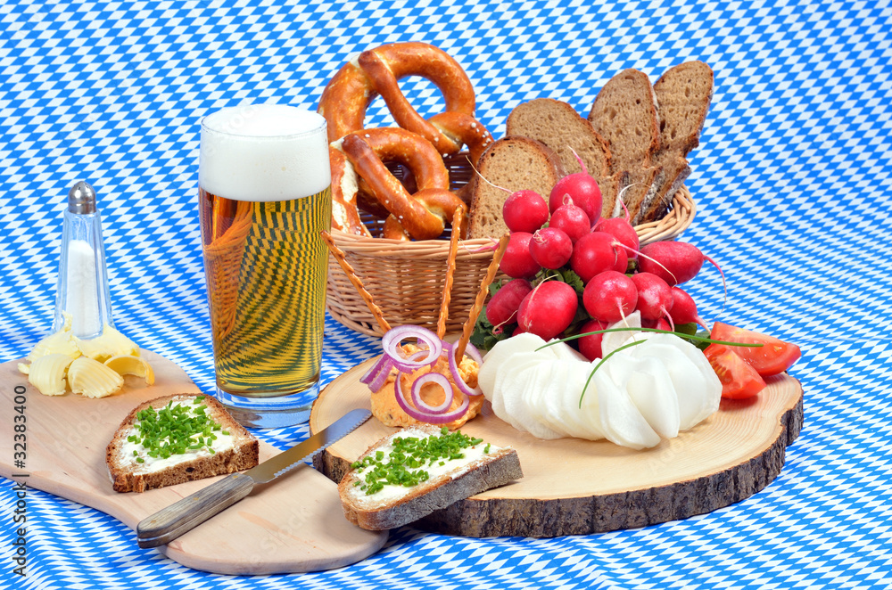 Rustikale bayerische Brotzeit mit Bier Stock-Foto | Adobe Stock