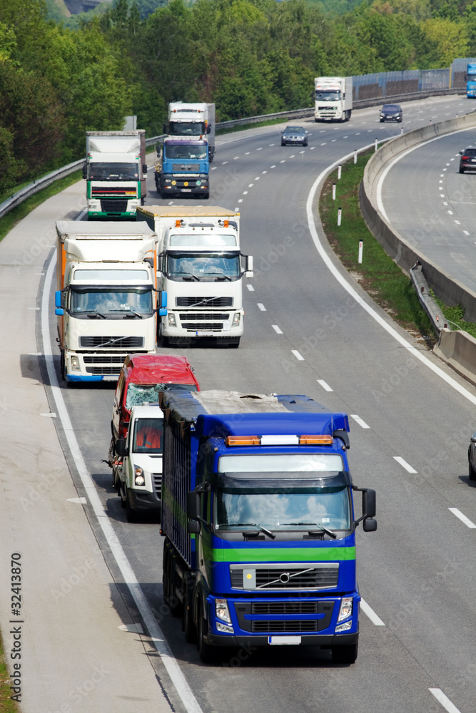 Autobahn mit Autos und LKW Stock-Foto | Adobe Stock
