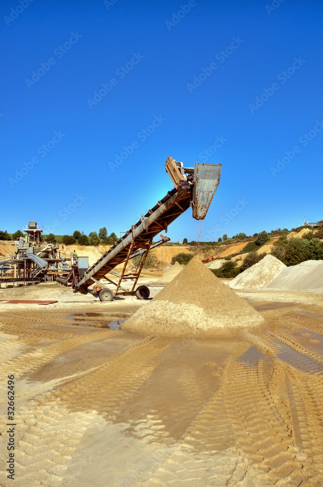 Carrière d'extraction de sable Photos | Adobe Stock
