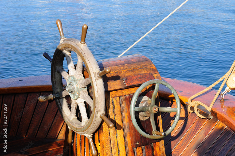 Steuerrad vom Segelboot Stock-Foto | Adobe Stock