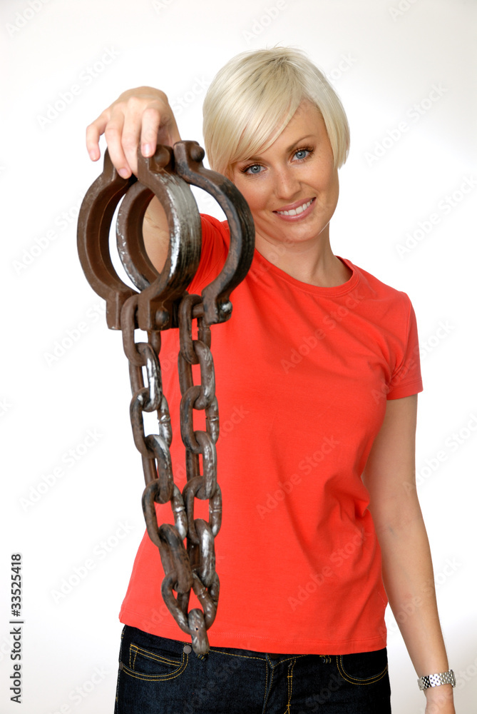 Junge Frau legt Handschellen weg Stock-Foto | Adobe Stock