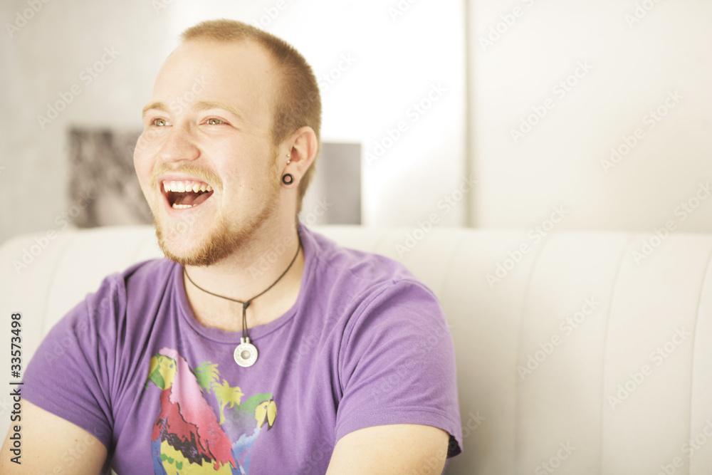lachender Mann zuhause Stock Photo | Adobe Stock