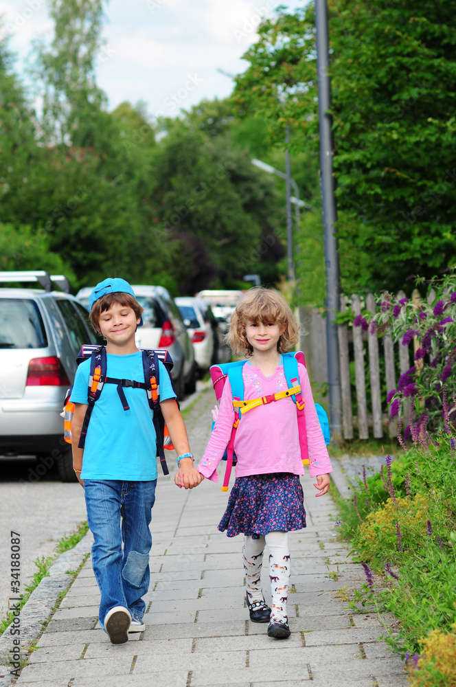 Nach Hause gehen Stock-Foto | Adobe Stock