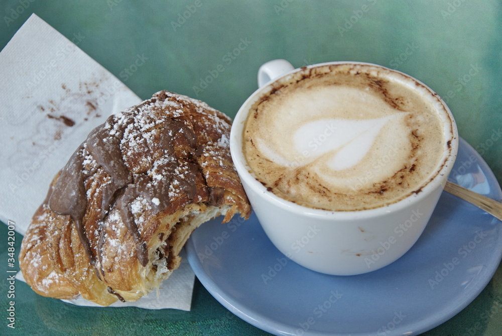Foto Stock tipica colazione italiana | Adobe Stock