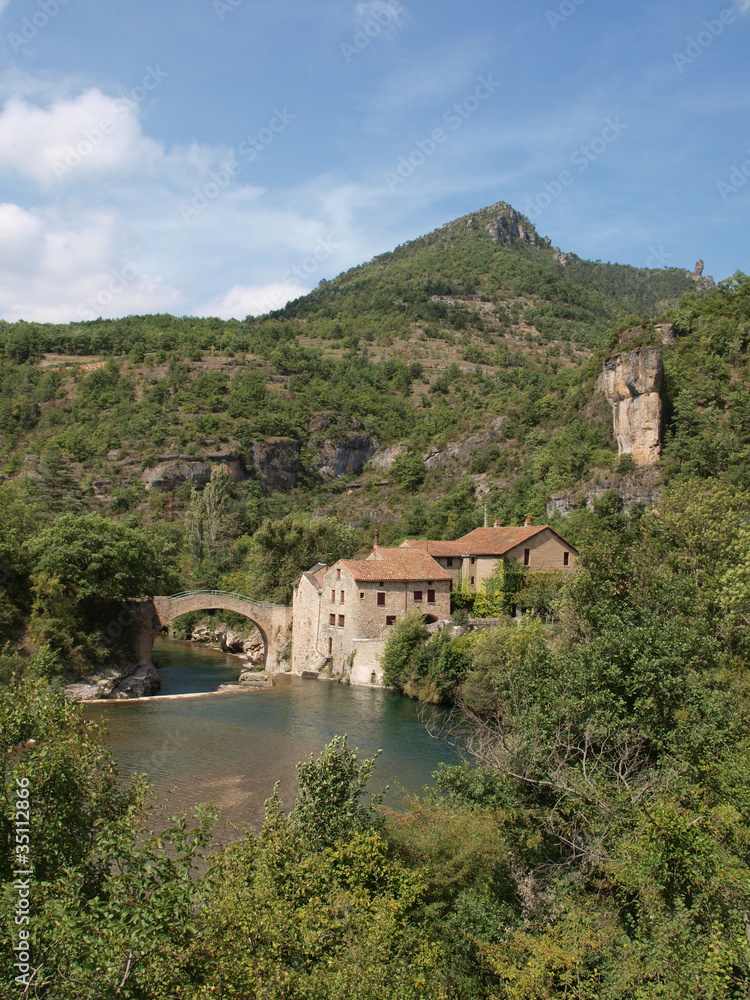 Gorges du Dourbie - Le moulin de Corp Photos | Adobe Stock