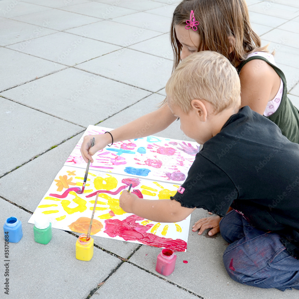 Kinder malen Stock Photo | Adobe Stock