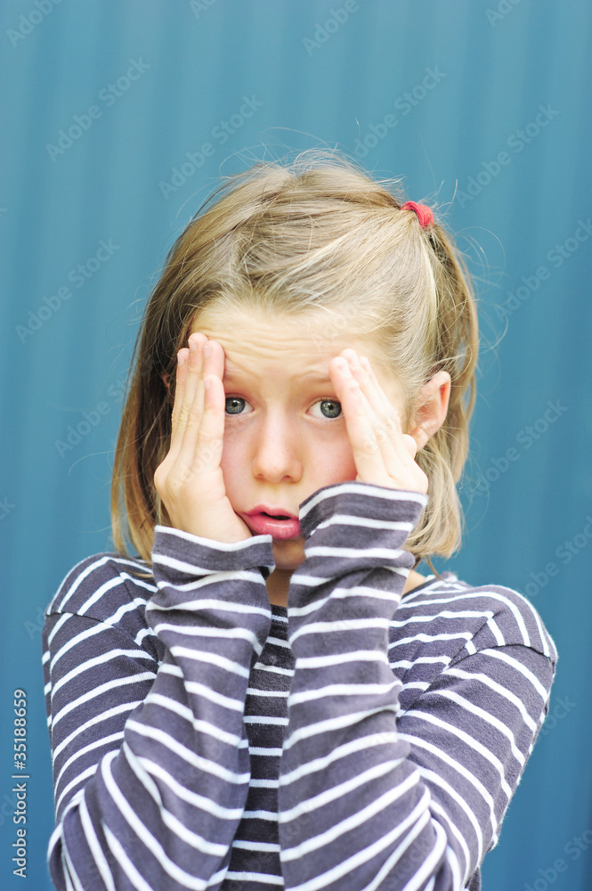 Mädchen hat Angst Stock Photo | Adobe Stock