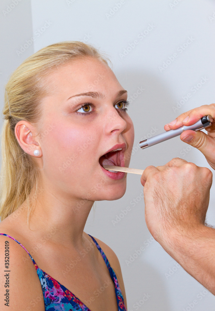 Hals-Rachenraum Untersuchung Stock-Foto | Adobe Stock