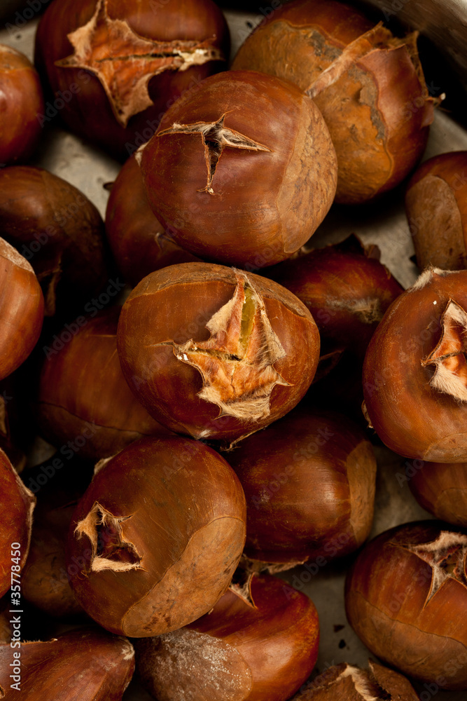 geröstete Kastanien Stock Photo | Adobe Stock