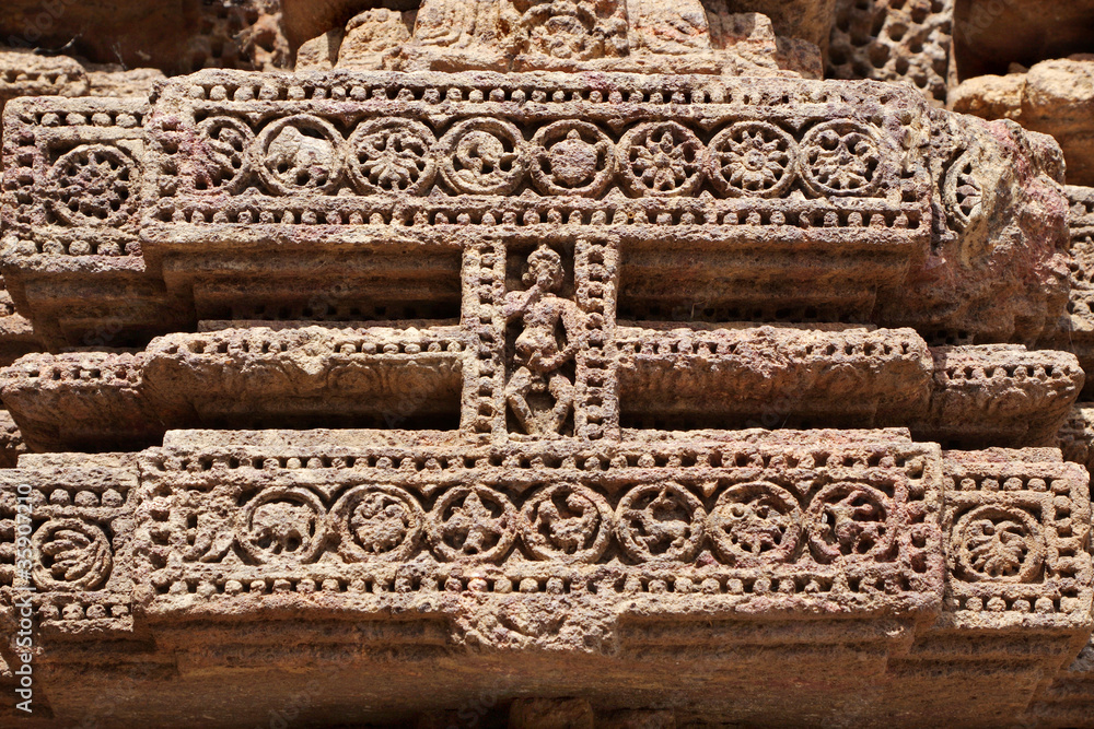 Beautiful carvings on the wall of sun temple Konarak Stock Photo ...