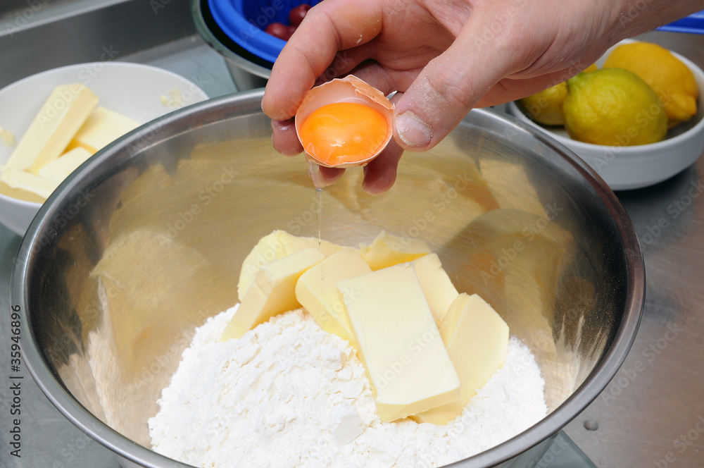 Backen - in der Bäckerei Stock-Foto | Adobe Stock