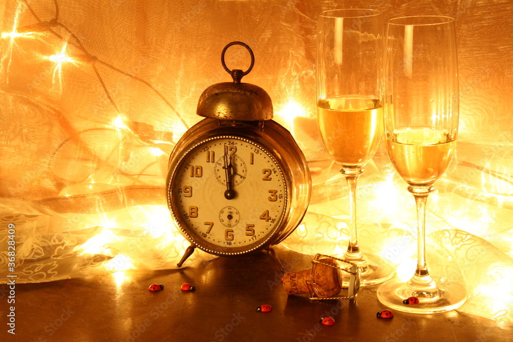 kurz vor mitternacht Stock-Foto | Adobe Stock